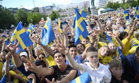 Thousands welcome home Sweden’s heroes