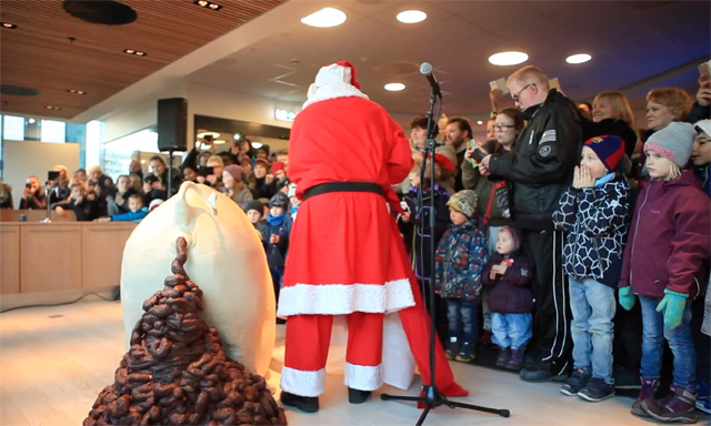 World’s biggest pooping marzipan pig? It must be Christmas in Norway
