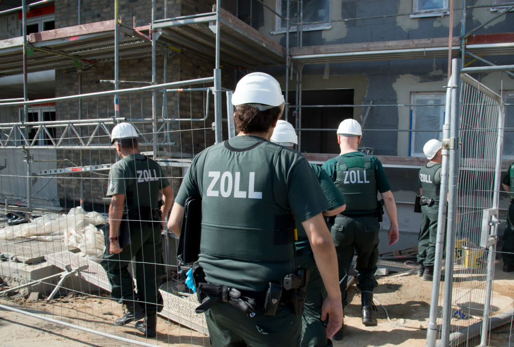 Customs start nationwide raids against illegal employment