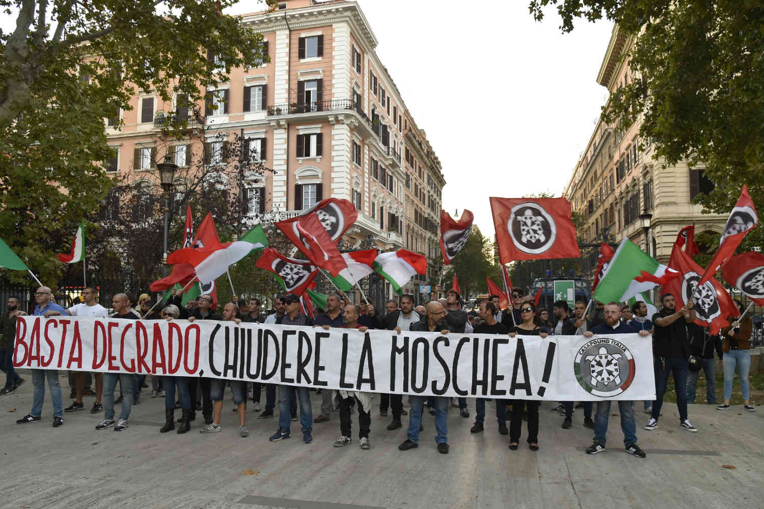 CasaPound: Italy’s anti-migrant neighbourhood patrollers