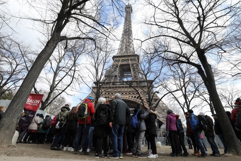 Eiffel tower reopens after strike but problem of long queues remains Eiffel tower reopens after strike but problem of long queues remains