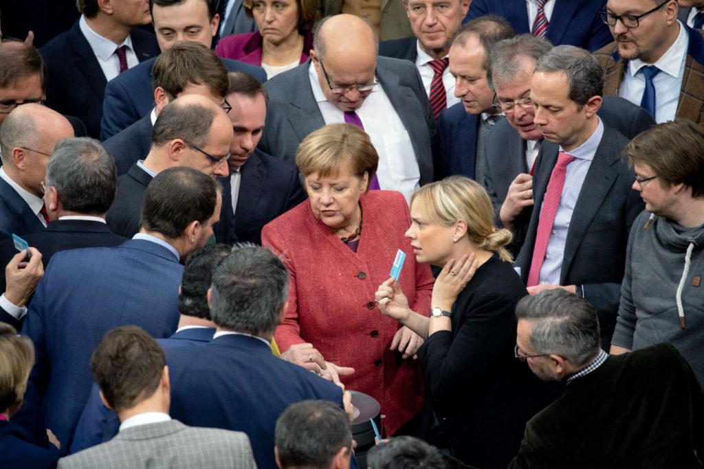 German government backs controversial UN migration pact