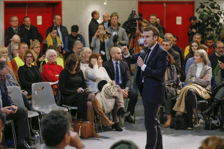 French debates rally Macron’s supporters but rebels hold out