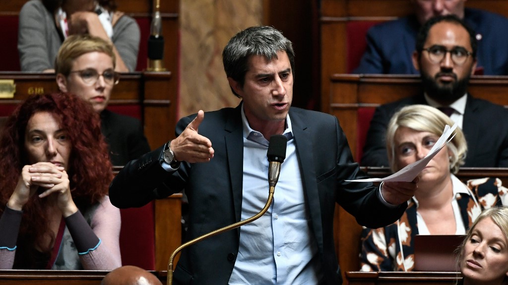 French MP tables bill calling for ‘the right to pee in peace’