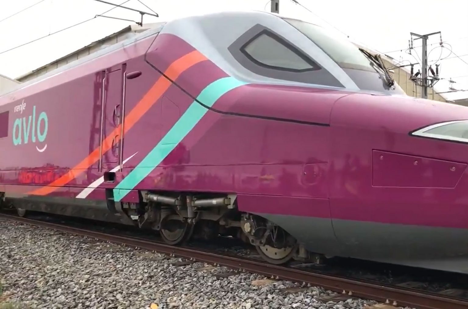 Introducing Avlo: Spain’s new low-cost, high-speed (bright purple) rail ...