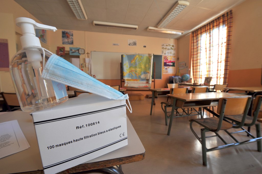 These are the rules for French kids returning to school in May after ...