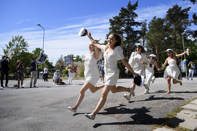 In Pictures: How Sweden’s high schoolers are celebrating graduation in ...
