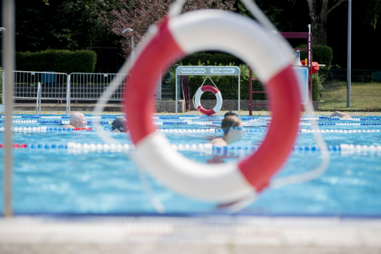 German city allows women to bathe topless in pools
