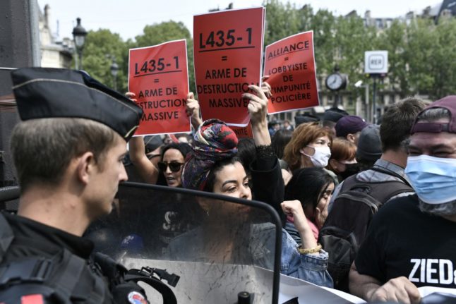 Police launch manhunt for notorious French gangster after brazen ...