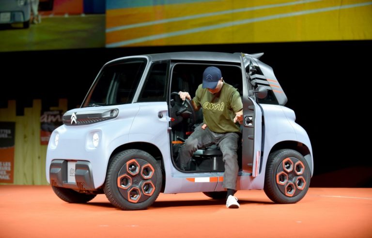 Spain to allow over-16s to drive micro electric cars at 90km/h