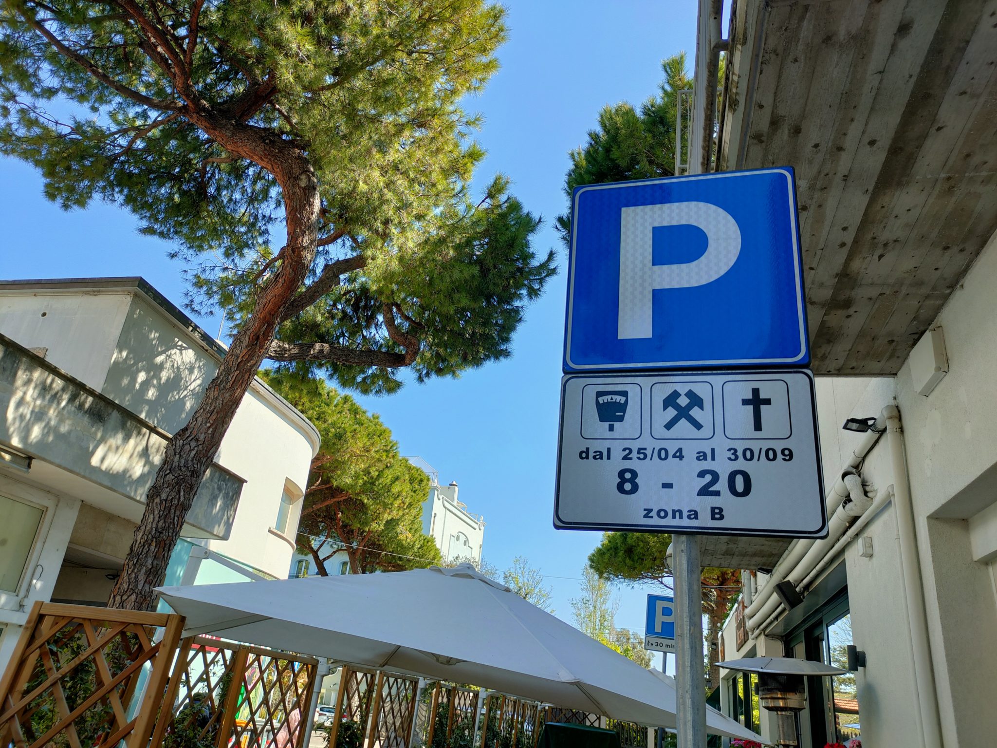 The ultimate guide to the insanity of driving in Italy