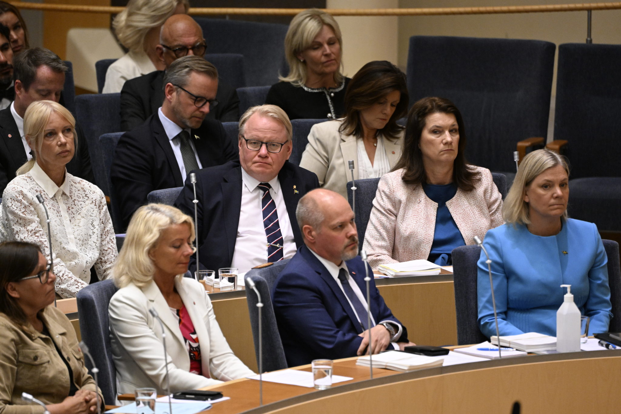 Swedish justice minister survives no-confidence vote