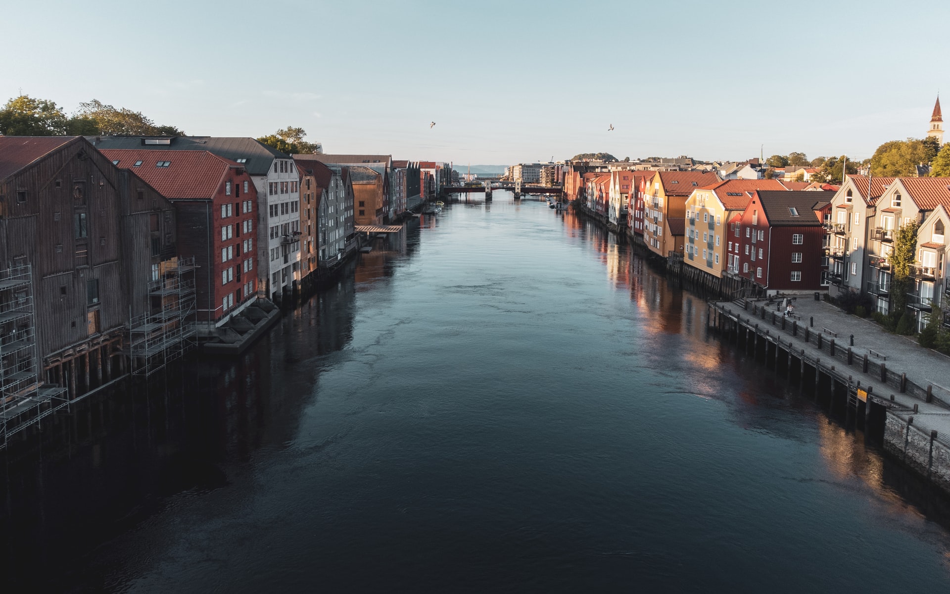 What are the key advantages of becoming a permanent resident in Norway?