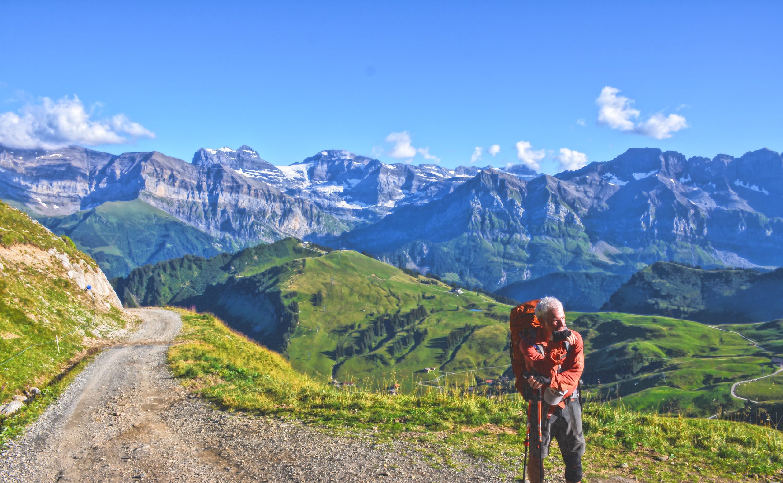 How To Keep Safe And Avoid Problems When Hiking In The Swiss Alps