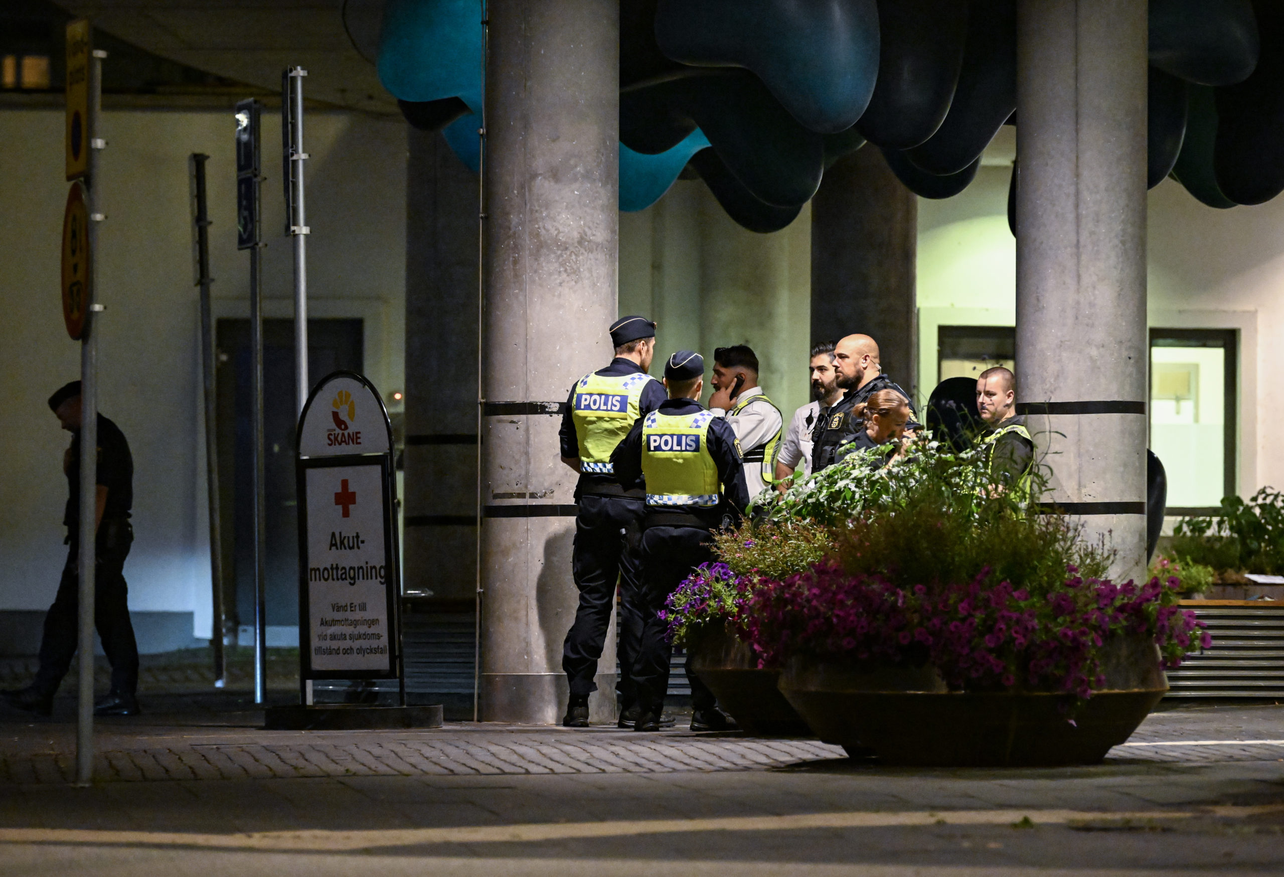 Man dead in Sweden shopping mall shooting was target: police
