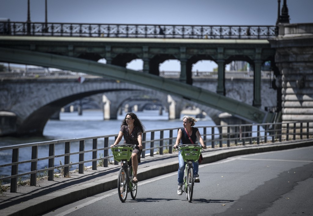 What is a ’15-minute city’ and how is it working in Paris?
